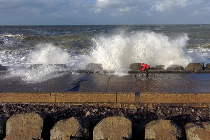 Skydio 2 Drone 65KPH Wind & Waves Cycling Test | DC Rainmaker