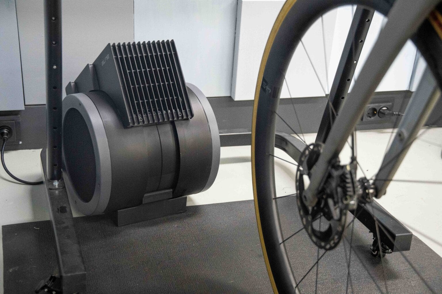 Elite Aria Smart Trainer Fan In-Depth Review | DC Rainmaker