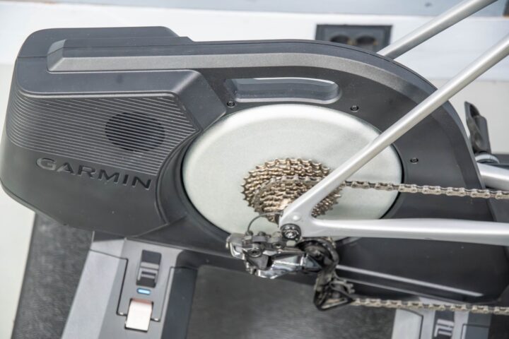 Wahoo KICKR MOVE vs Tacx NEO 3M: The Definitive Comparison Guide | DC ...